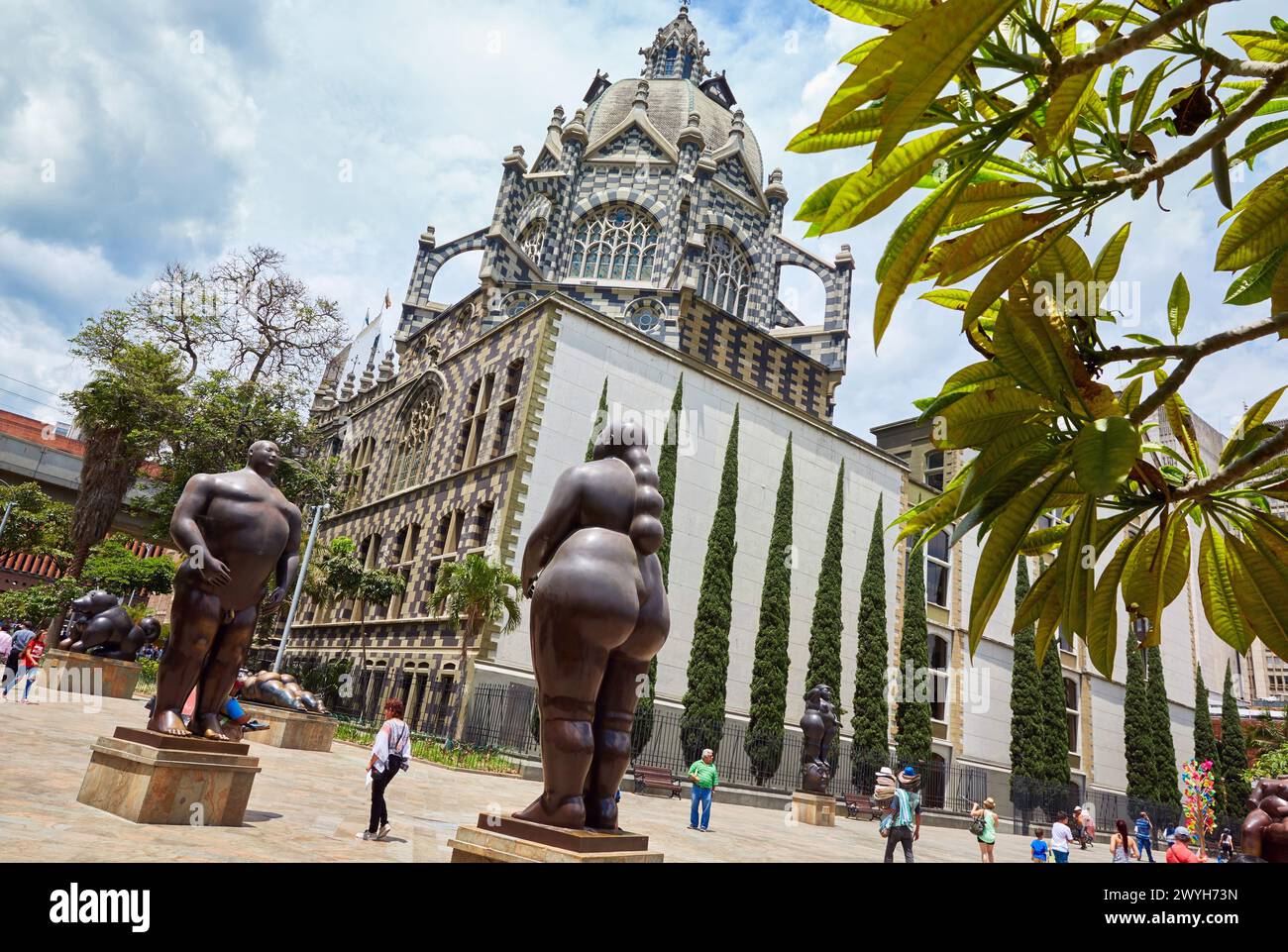 "Adan" and "Eva" Sculptures by Fernando Botero, Palacio de la Cultura ...