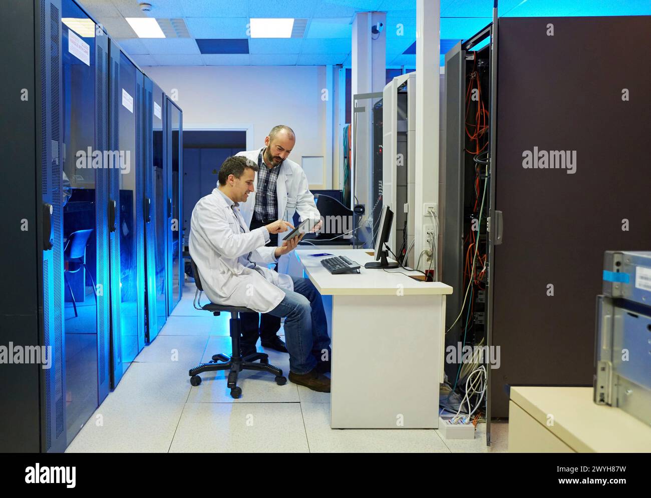 Computer processing racks hi-res stock photography and images - Alamy
