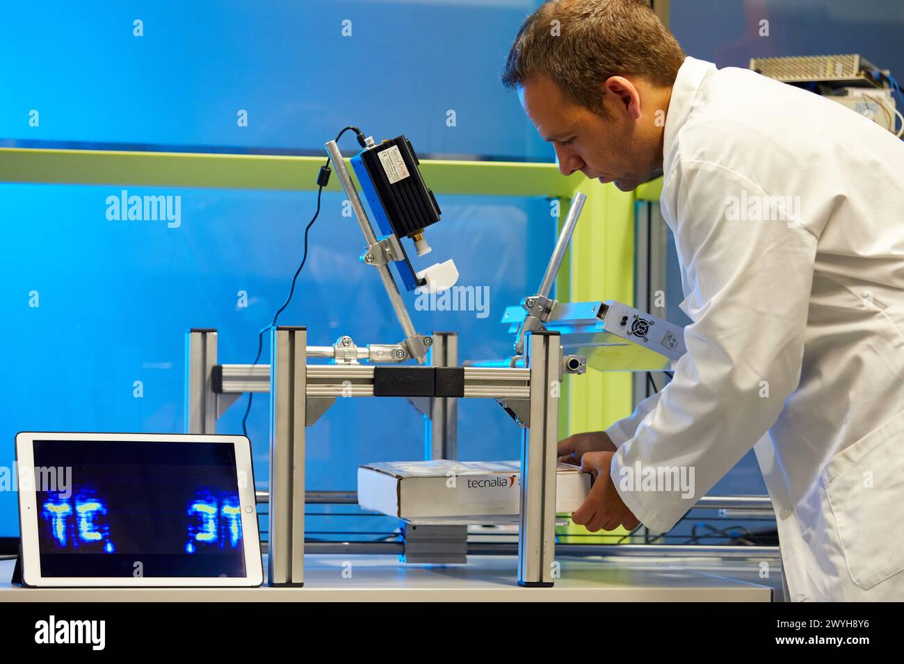 Terahertz wave hi-res stock photography and images - Alamy