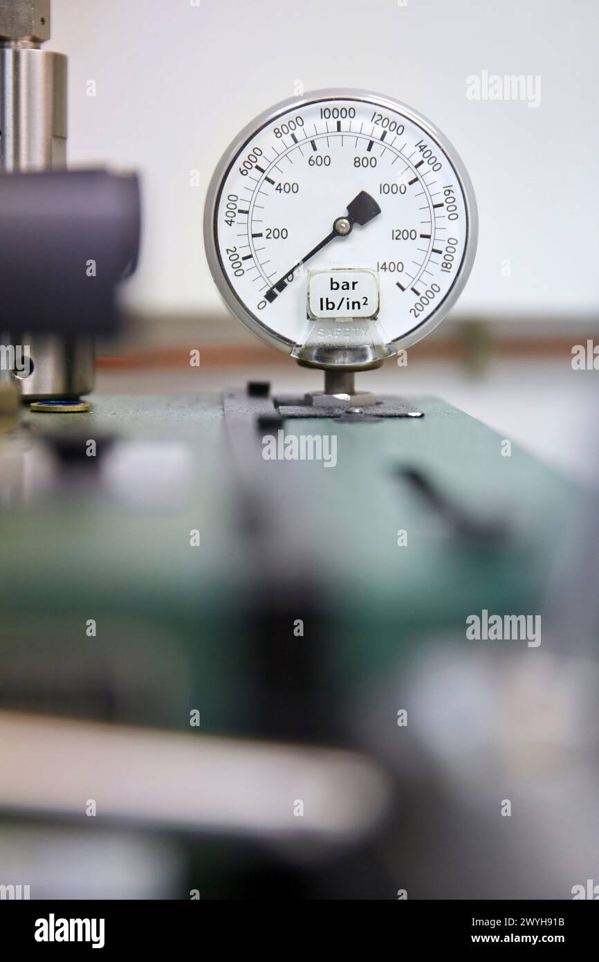 Pressure transmitters hi-res stock photography and images - Alamy