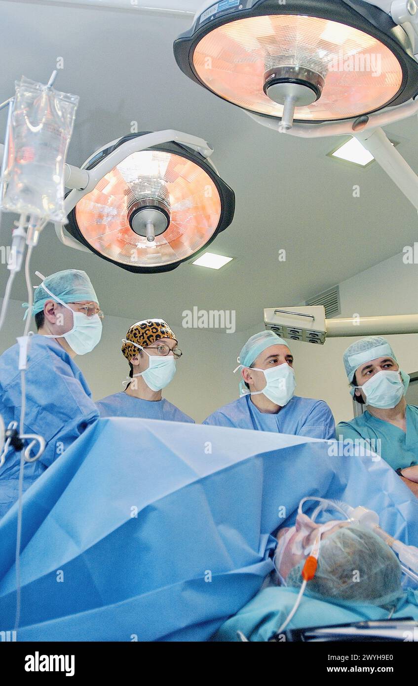 Surgeons at laparoscopy operating room of hospital Stock Photo - Alamy