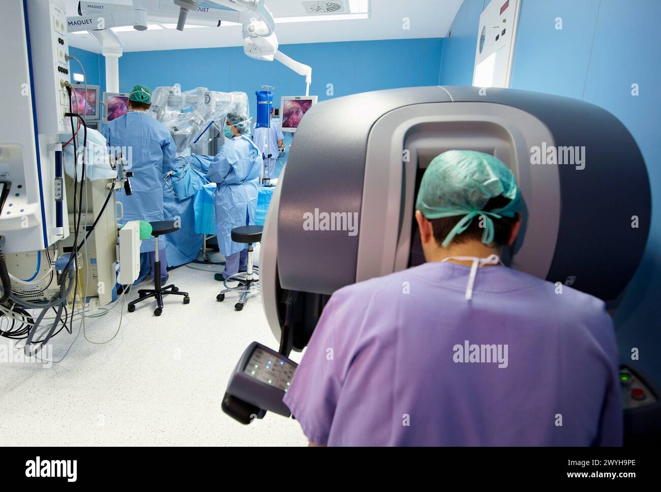 Robot da vinci urology hi-res stock photography and images - Alamy