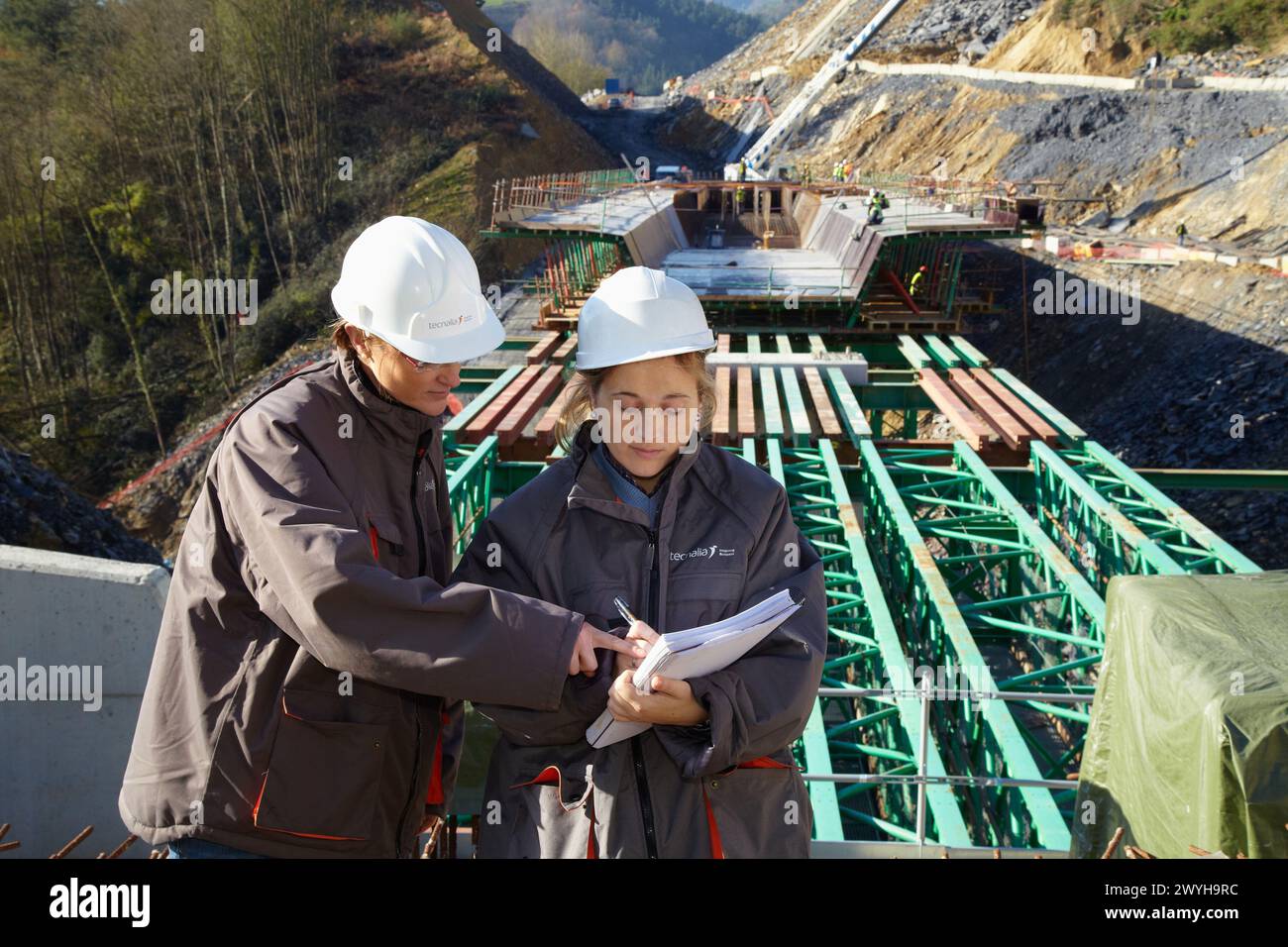 Architects, Construction of viaduct, Works of the new railway platform ...