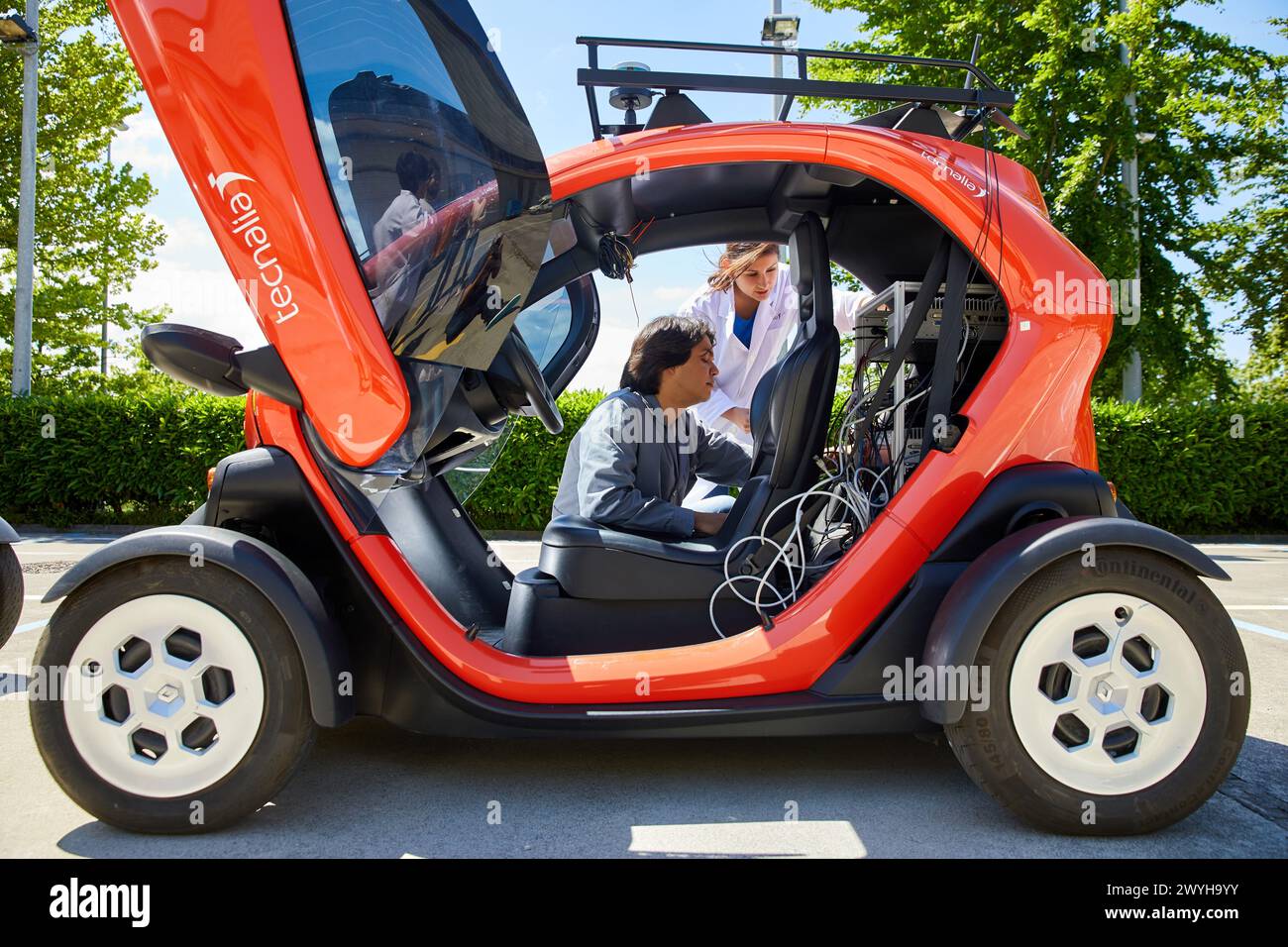 Twizzy, electric vehicle, Researchers work in two electric cars, the ...