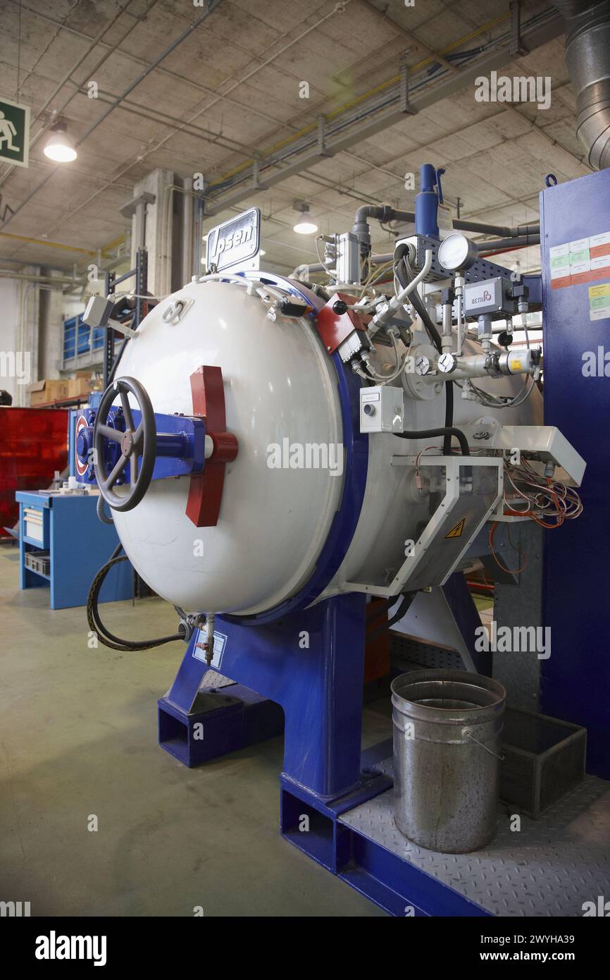 Vacuum furnace, vacuum heat treatment, metal manufacturing processes ...