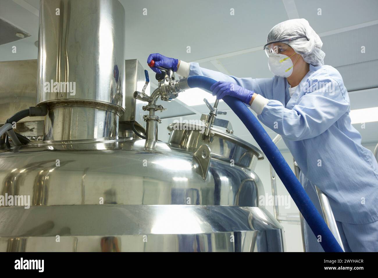 Single use reactor hi-res stock photography and images - Alamy