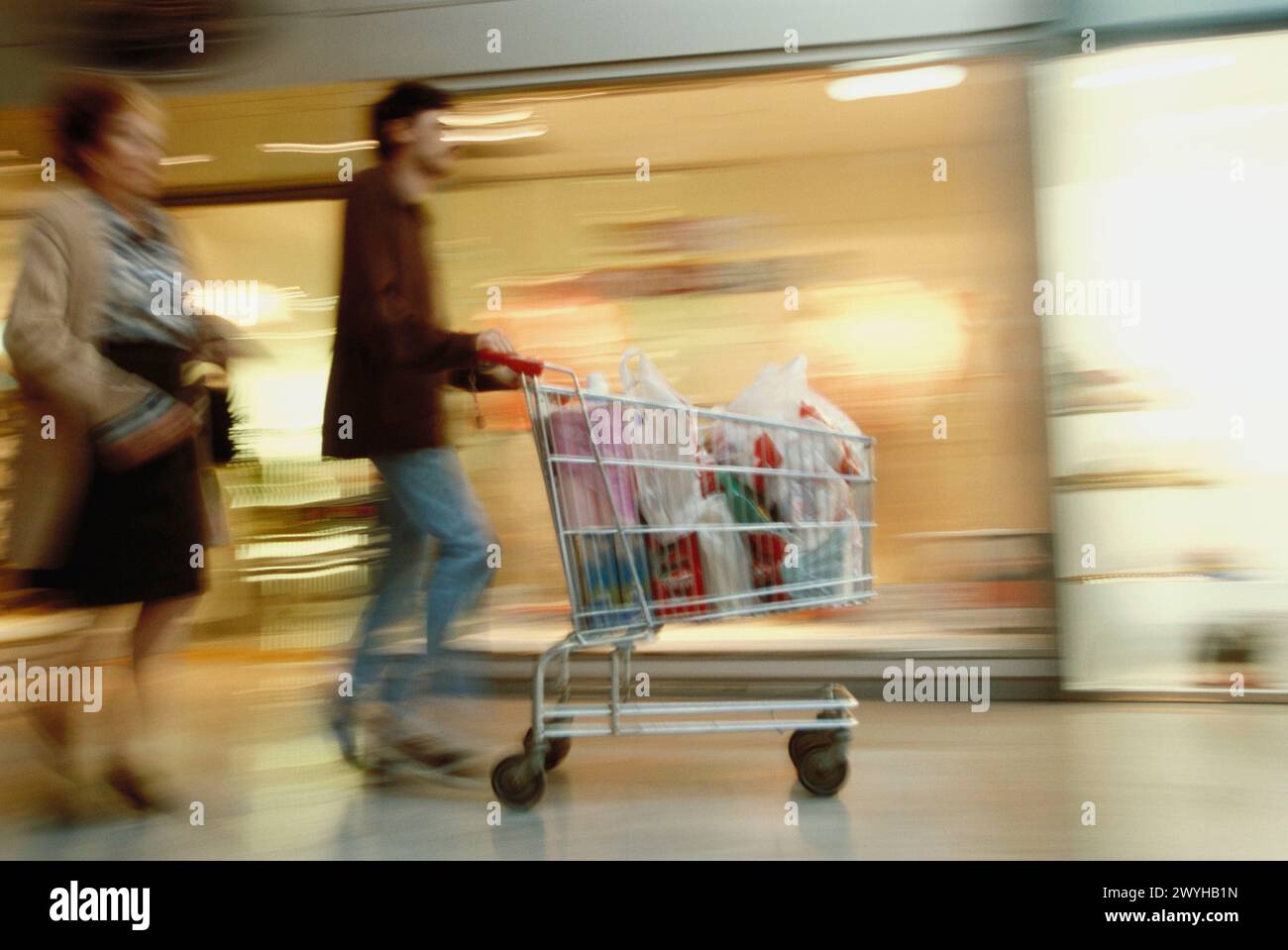 Moving shopping carts hi-res stock photography and images - Alamy