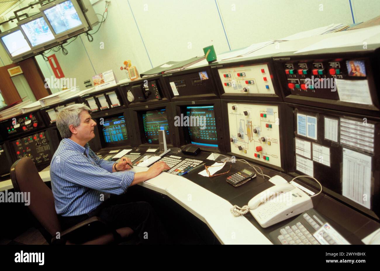 Oil refinery control room hi-res stock photography and images - Alamy
