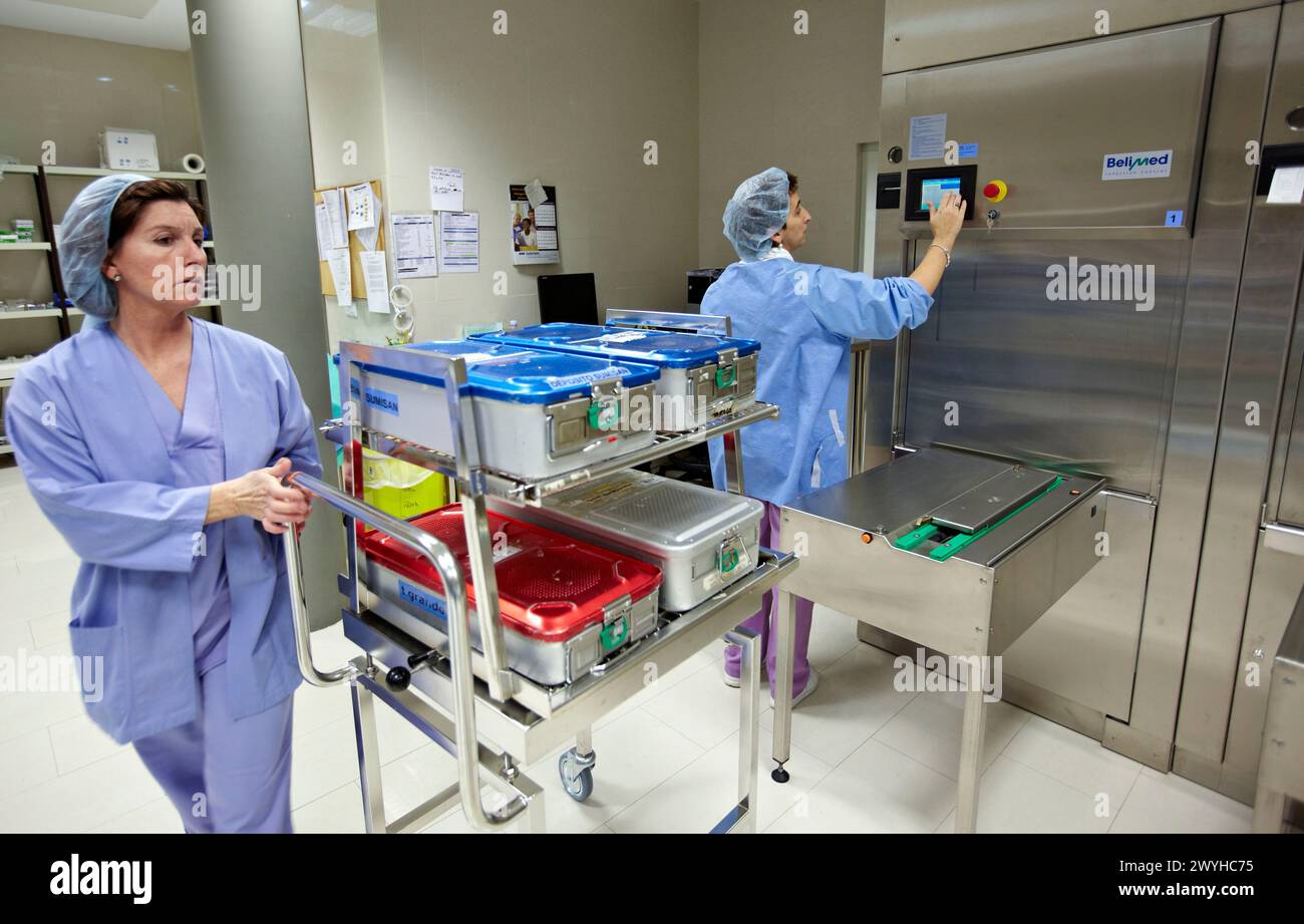 Autoclave, surgical instruments, sterilization. Hospital Policlinica ...