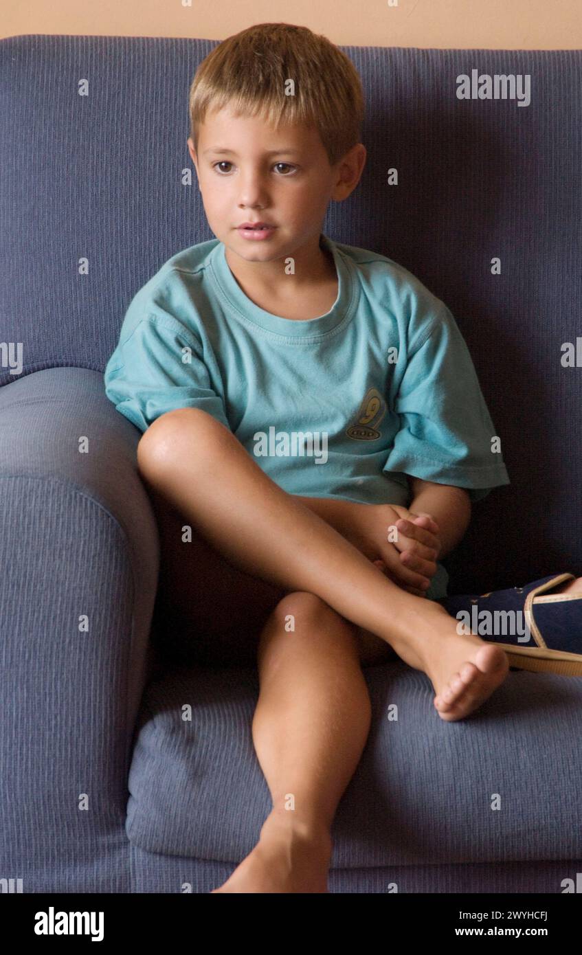 5 year old child watching tv Stock Photo - Alamy