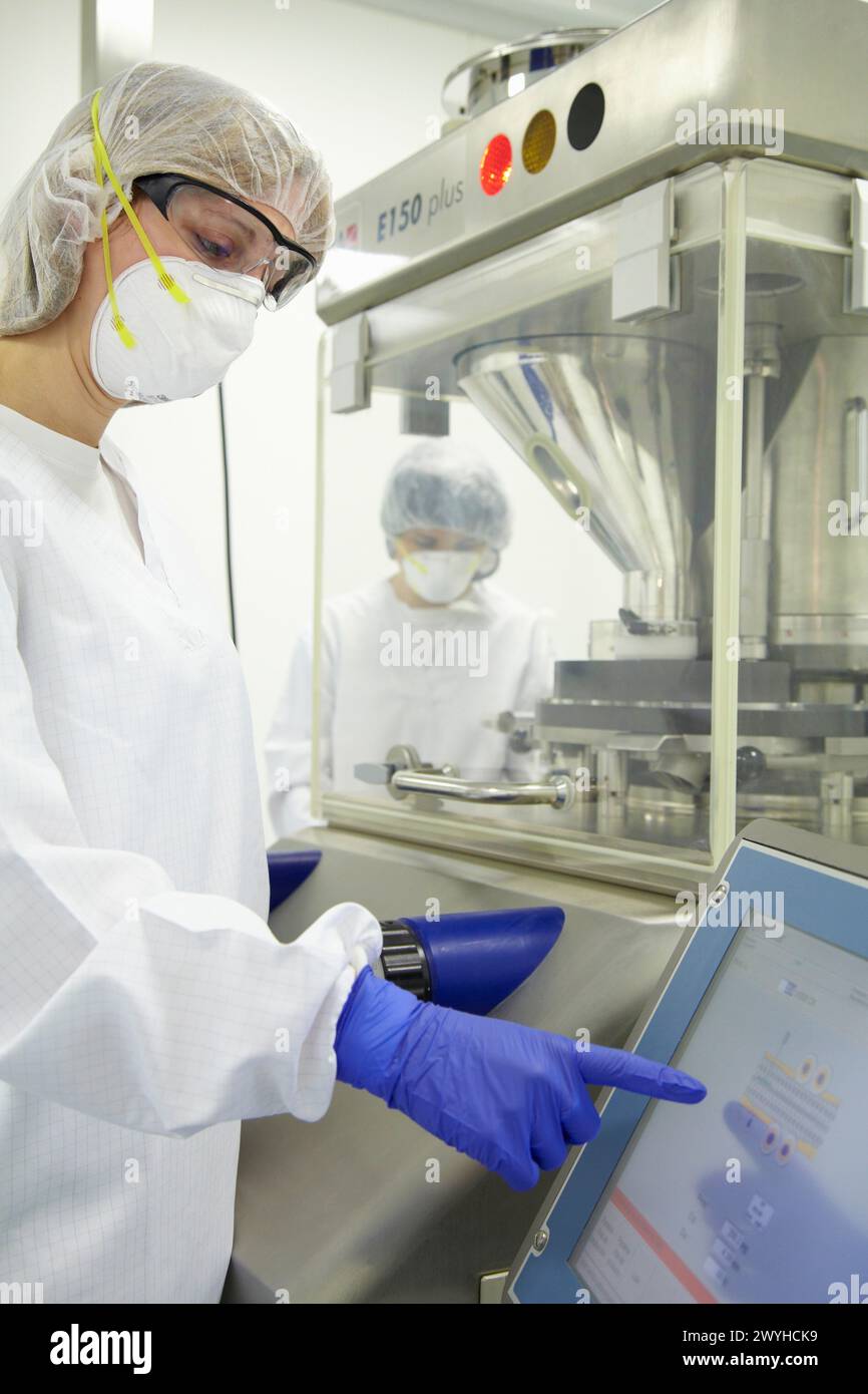 Tableting process hi-res stock photography and images - Alamy