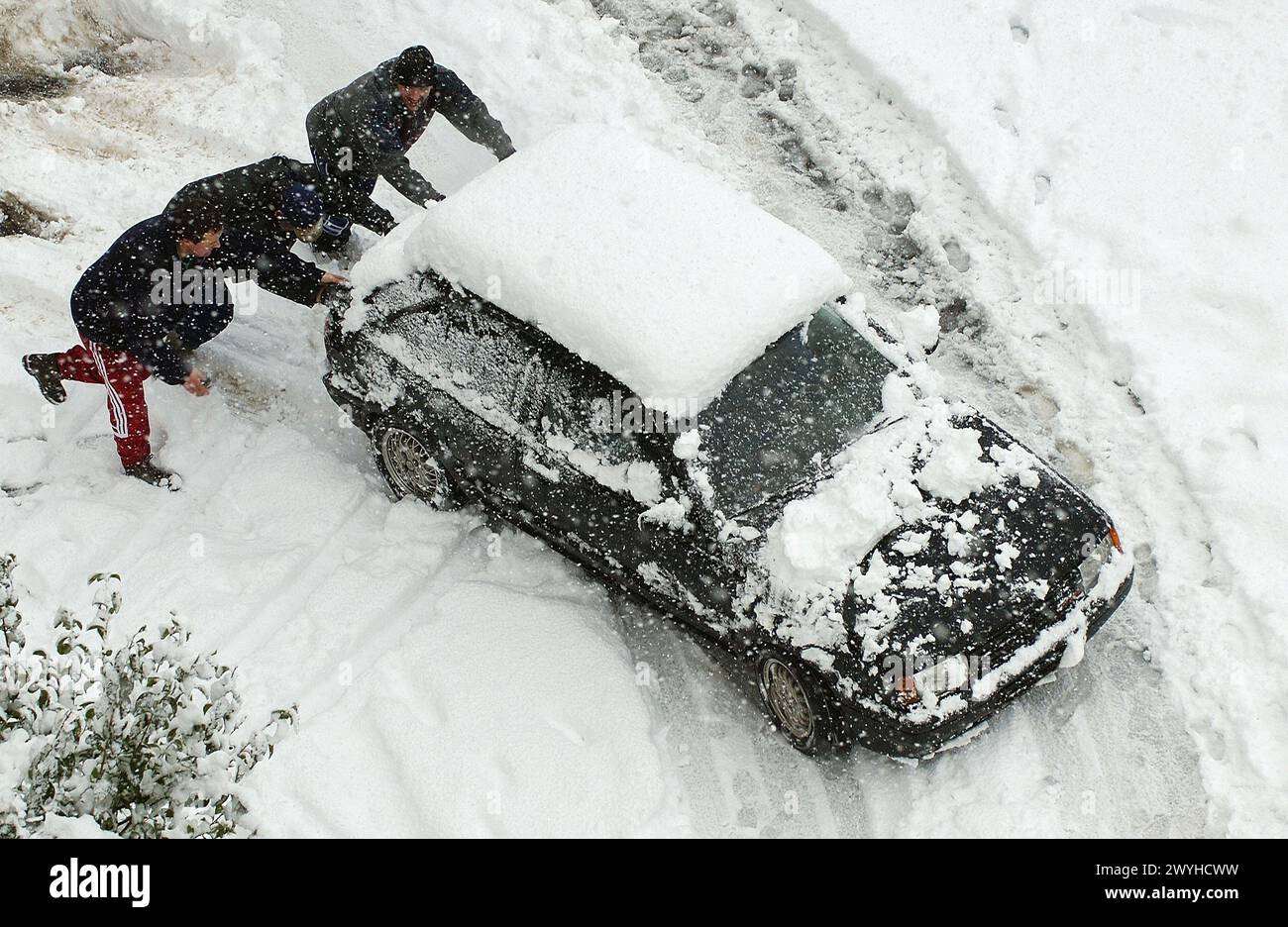 Car stuck in snow. Legazpi. Guipúzcoa, Spain Stock Photo - Alamy