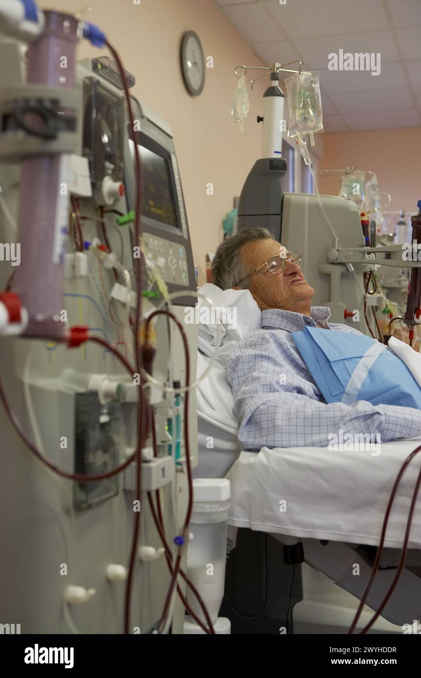 Hemodialysis elderly hi-res stock photography and images - Alamy