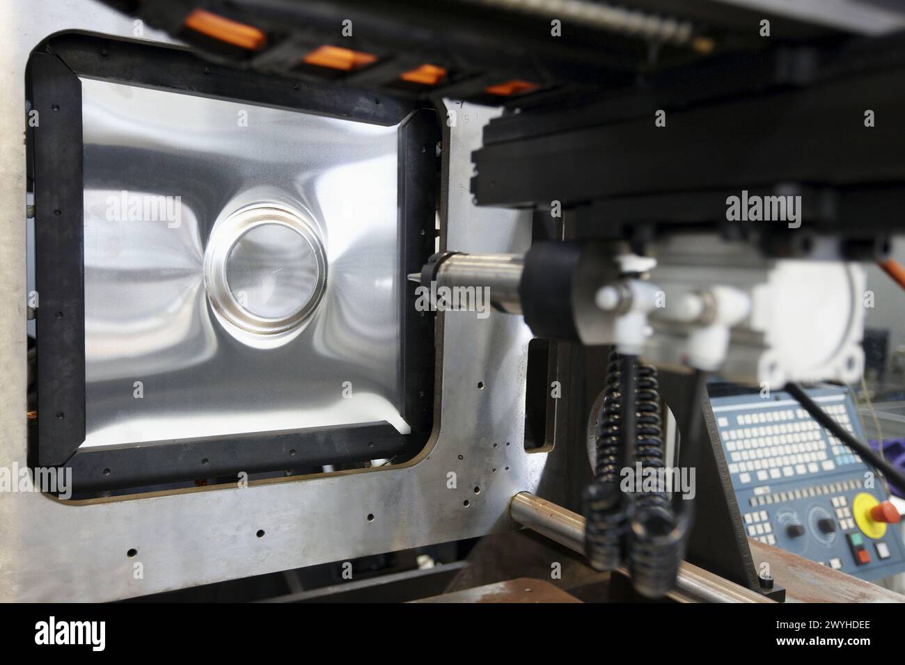 Incremental sheet forming hi-res stock photography and images - Alamy