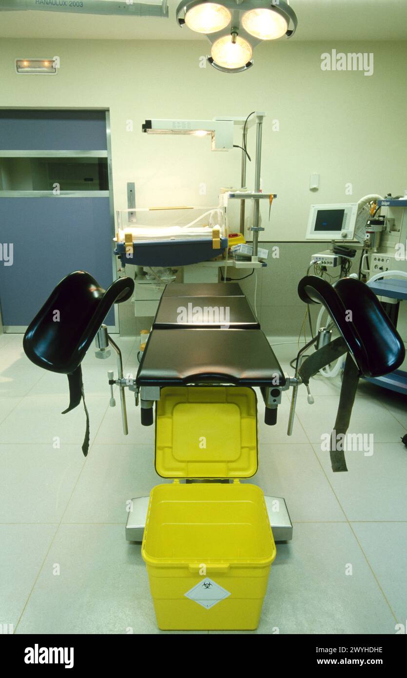Hospital delivery room Stock Photo - Alamy