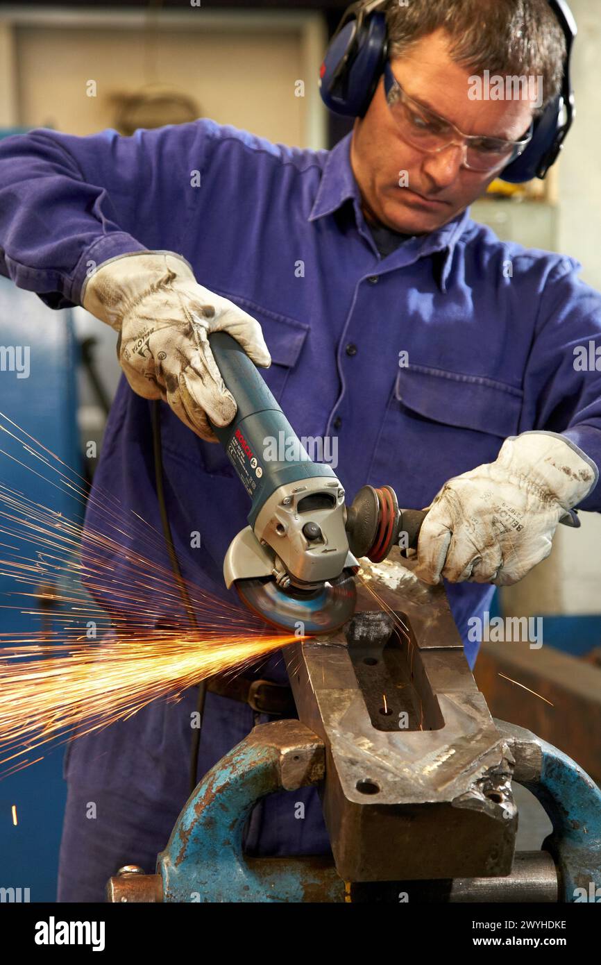 Rough grinding, forging, metalworking process, grinding machine with ...