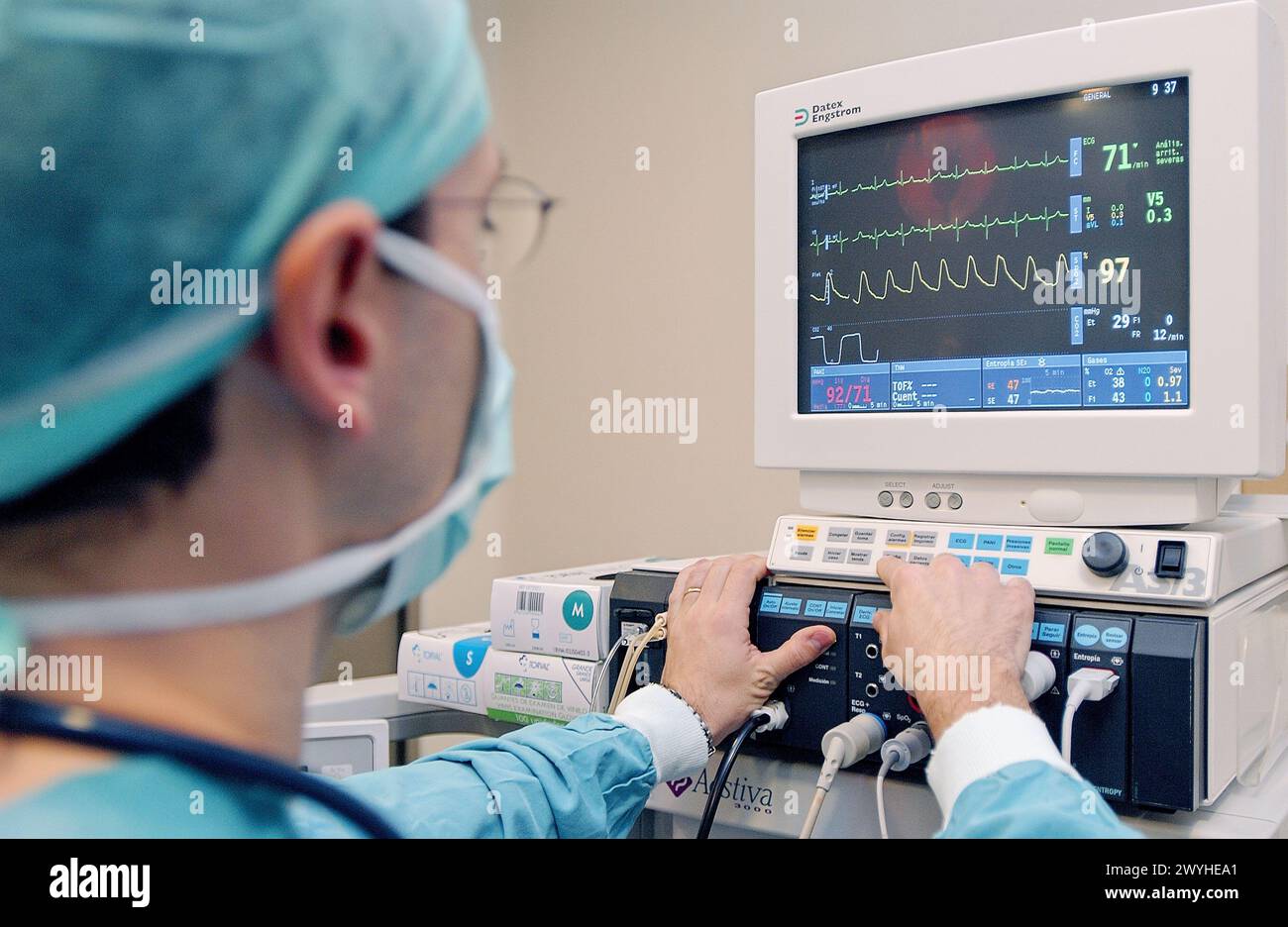 Anaesthetist at laparoscopy operating room of hospital Stock Photo - Alamy