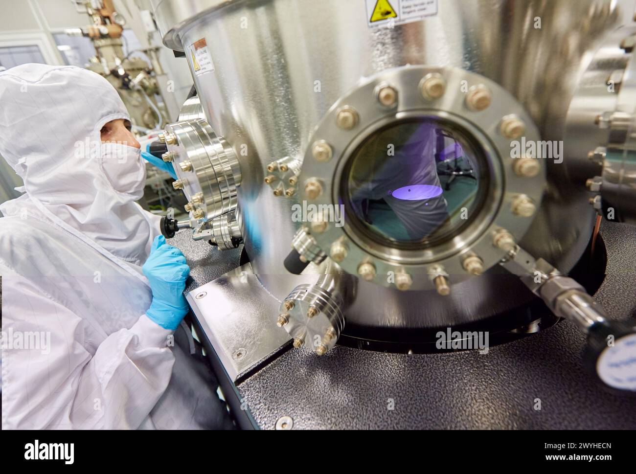 Cleanrooms laboratory hi-res stock photography and images - Alamy