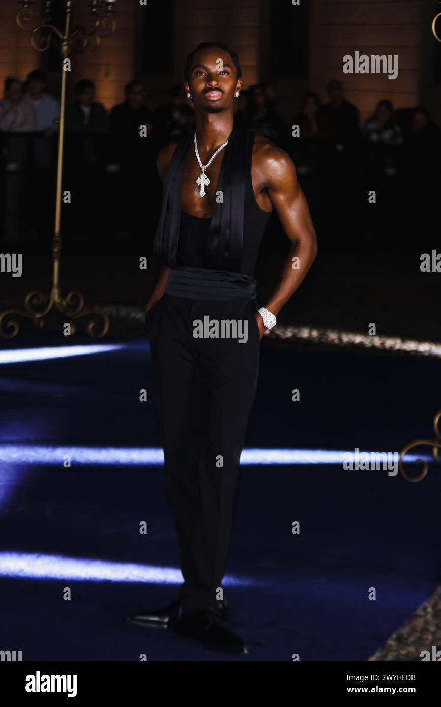 Milan, The arrival of guests at the inauguration of the Dal Cuore alle ...