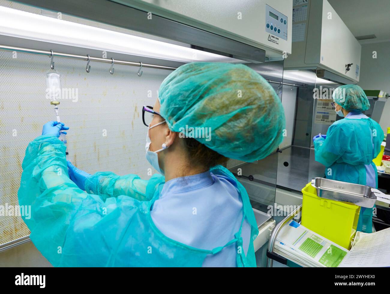 Preparation of drugs in laminar flow hood, epidural anesthesia, Clean ...