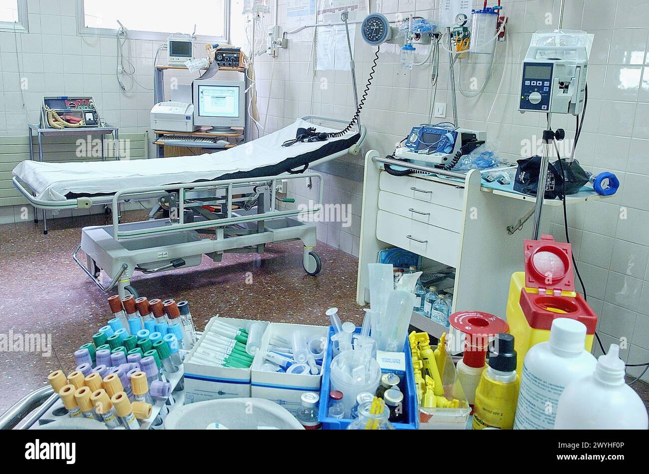 Resuscitation room at emergency area of hospital Stock Photo - Alamy