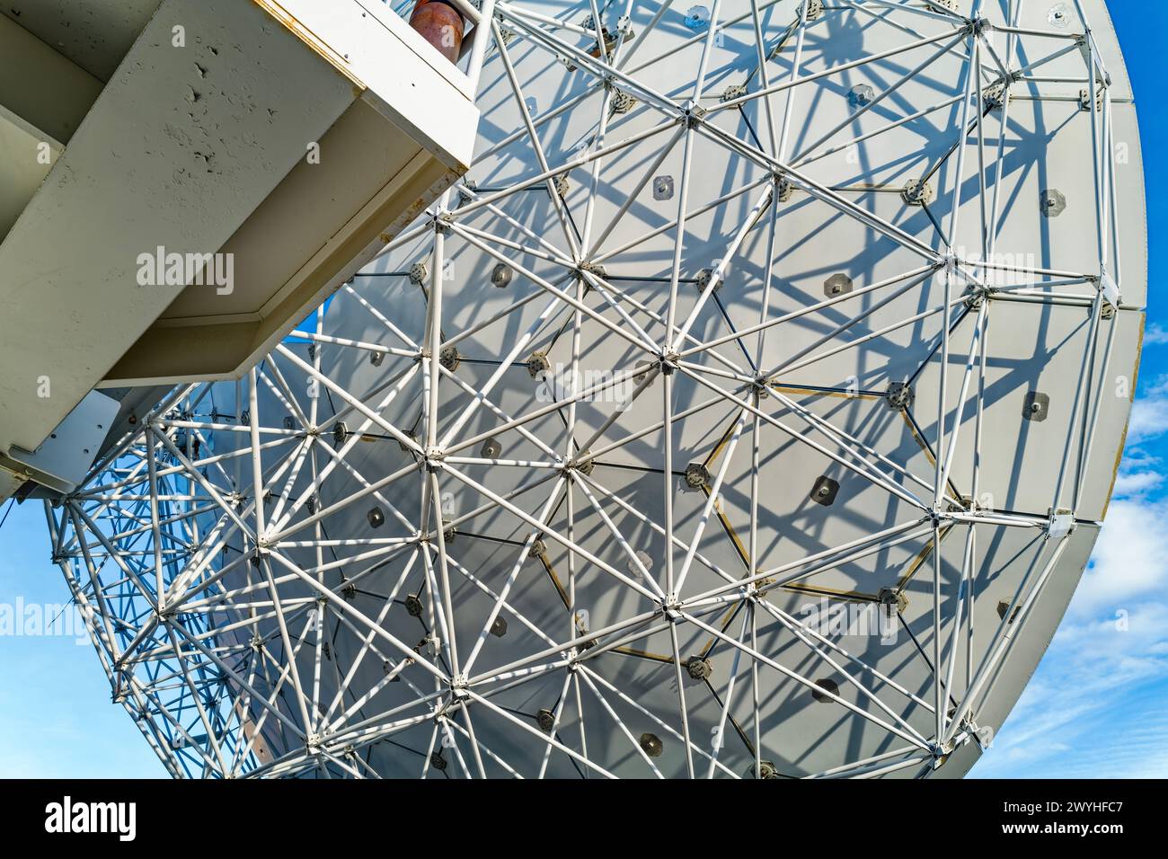 Detail of scaffolding supporting a radio telescope dish Stock Photo - Alamy