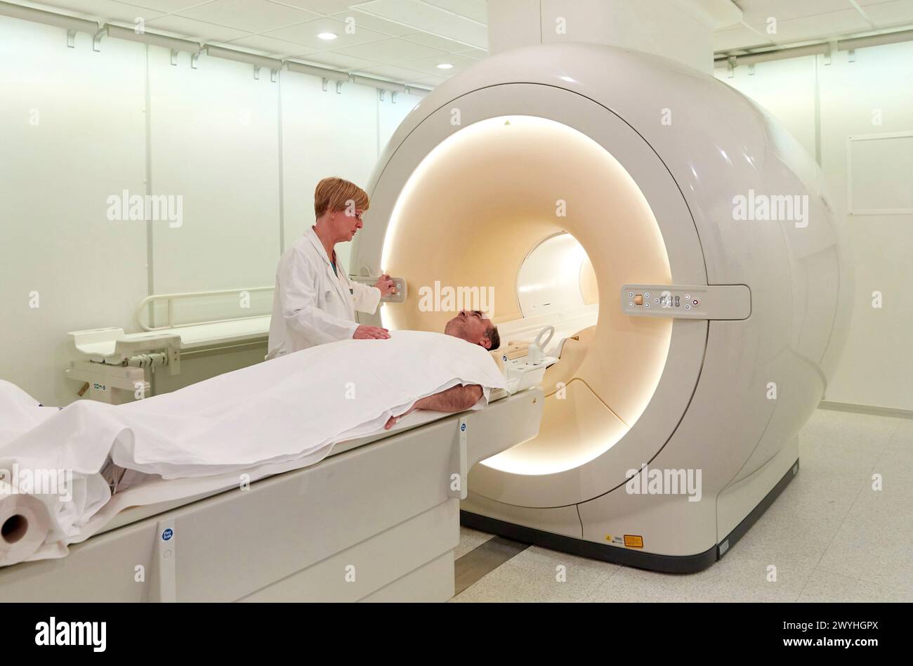 Nmr lab hi-res stock photography and images - Alamy