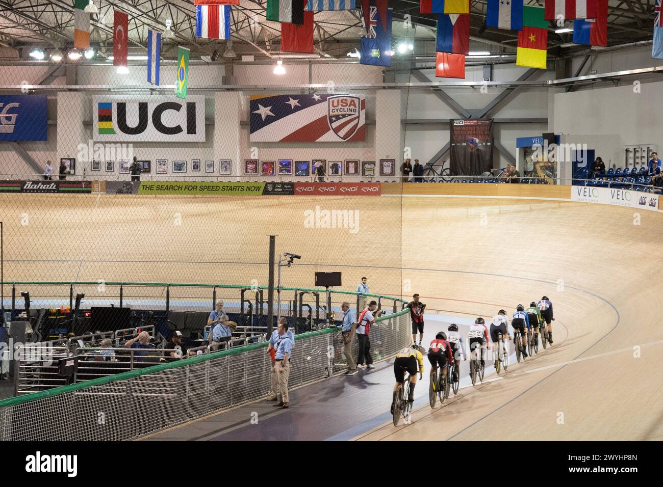 Velodrome banked turns hi-res stock photography and images - Alamy