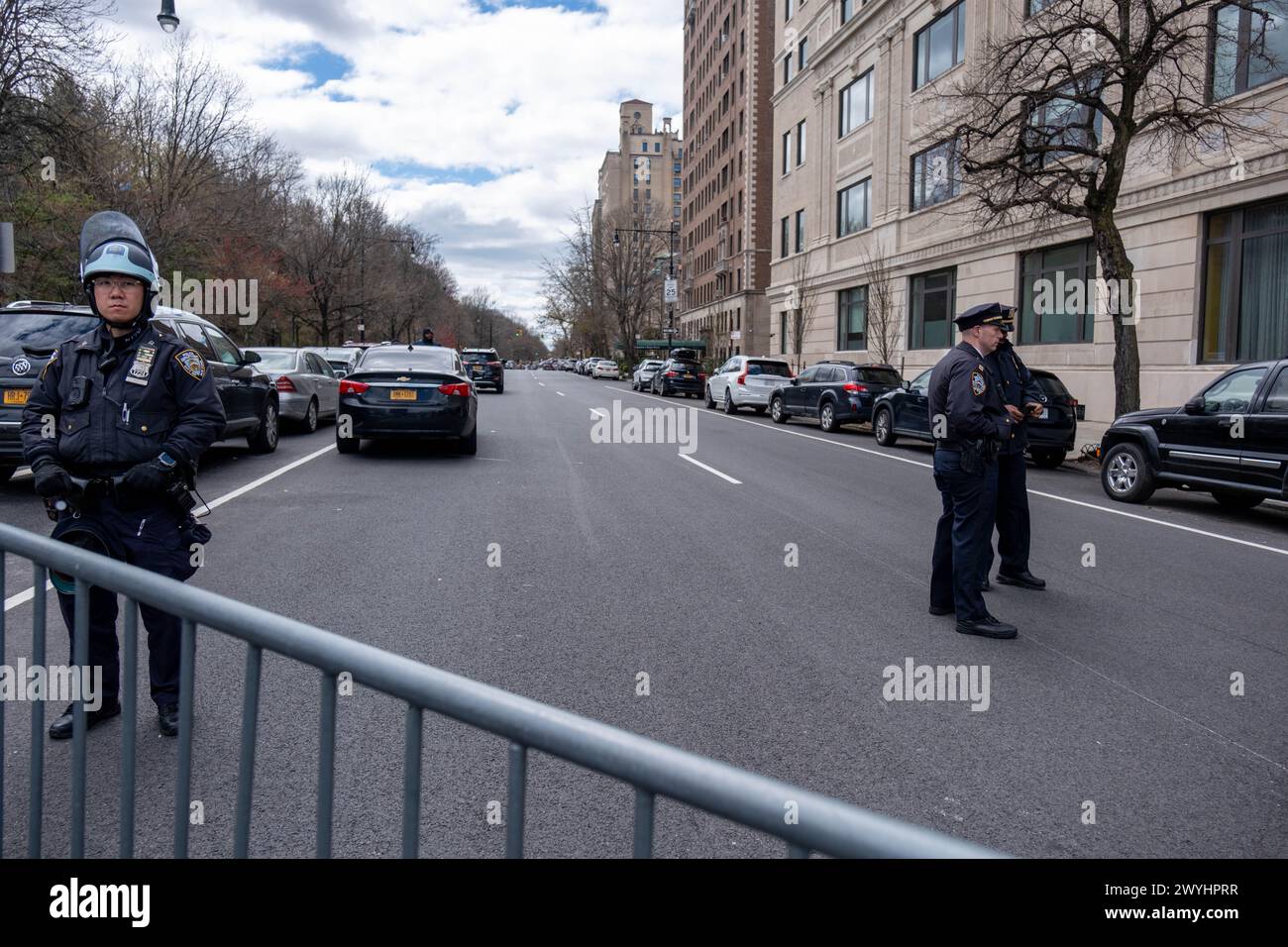 Nypd barricade hi-res stock photography and images - Alamy