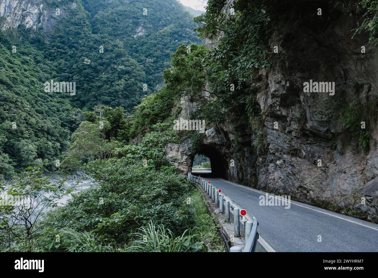 Cross island highway taiwan hi-res stock photography and images - Alamy