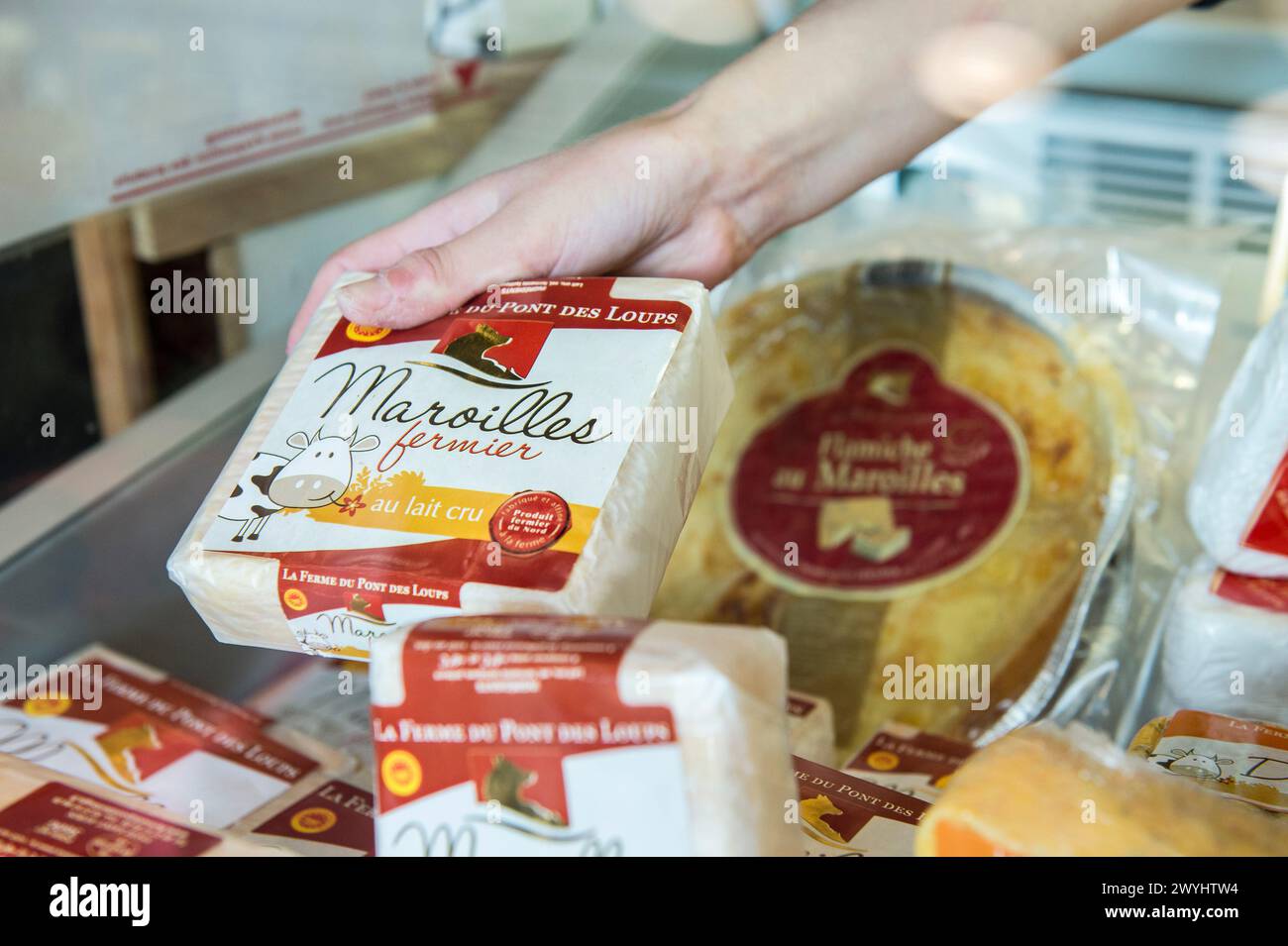 Fabrication du fromage hi-res stock photography and images - Alamy