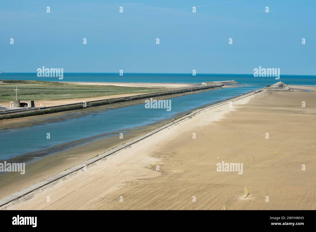 Beach, pharo and cabins in Petit-Fort Philippe nearby Gravelines La ...