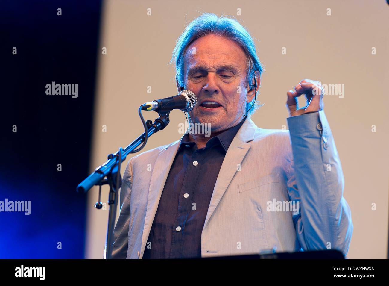 The singer Murray Head live at the flashback festival | Le chanteur ...