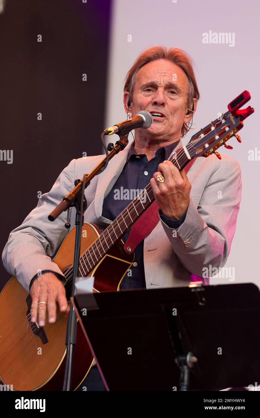 The singer Murray Head live at the flashback festival | Le chanteur ...