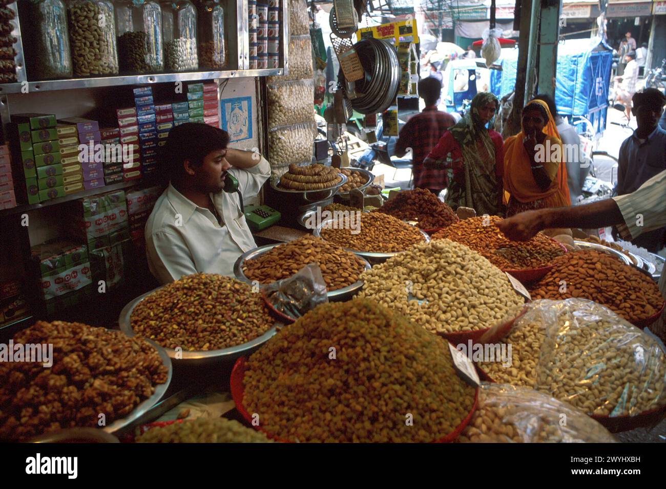 Old man selling nuts hi-res stock photography and images - Alamy