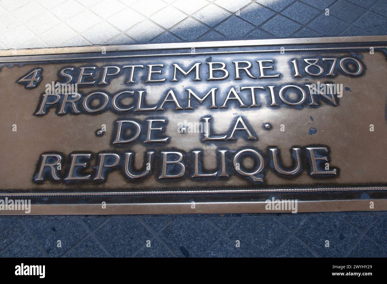 The Triumphal Arch commemorates the French Revolution, the Napoleonic ...
