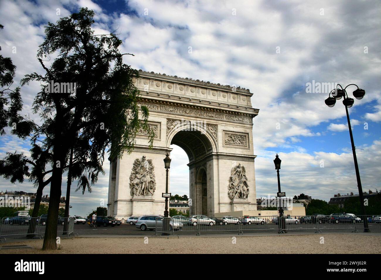 The Triumphal Arch commemorates the French Revolution, the Napoleonic ...