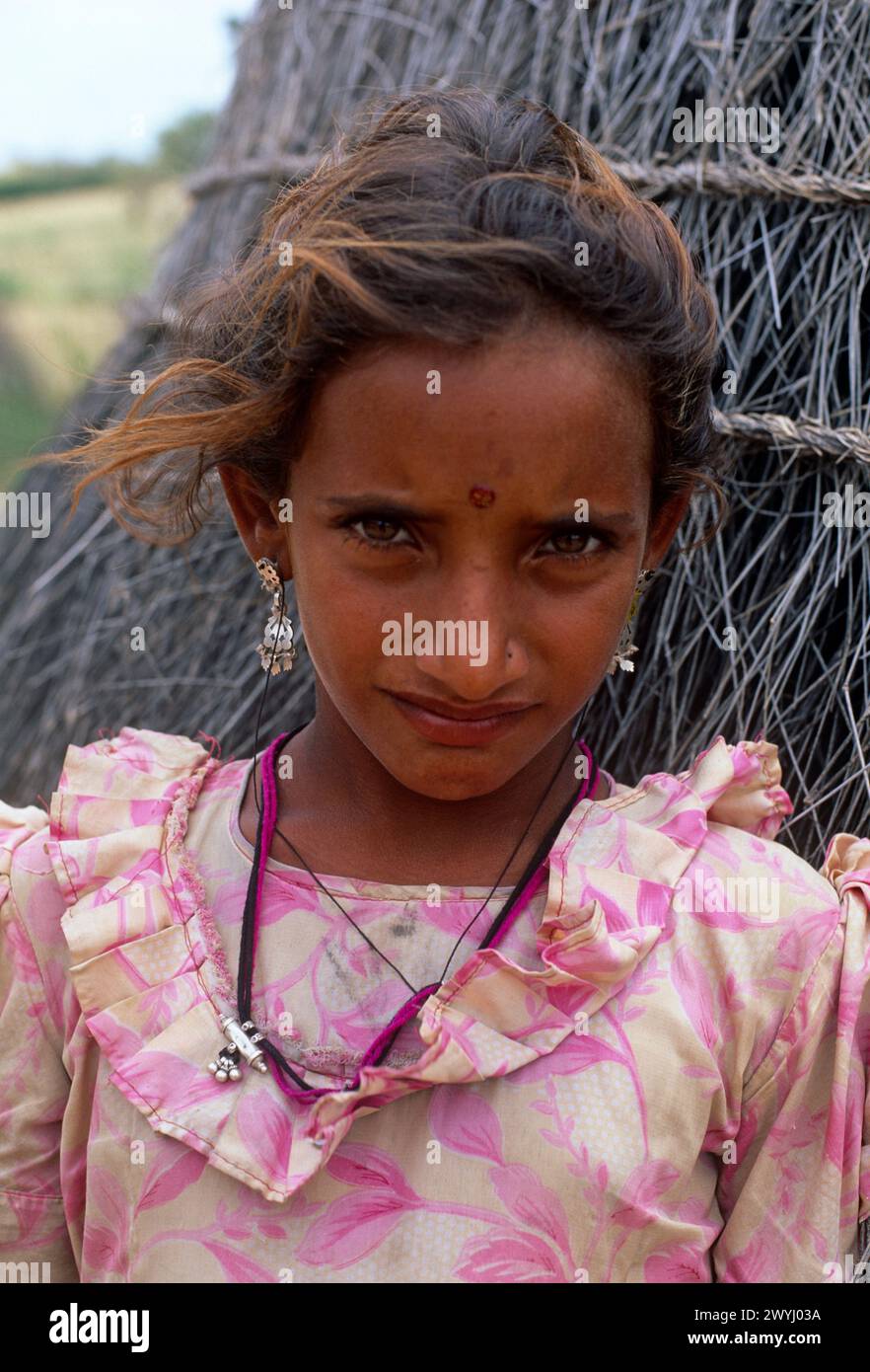 Hut in thar desert rajasthan hi-res stock photography and images - Alamy
