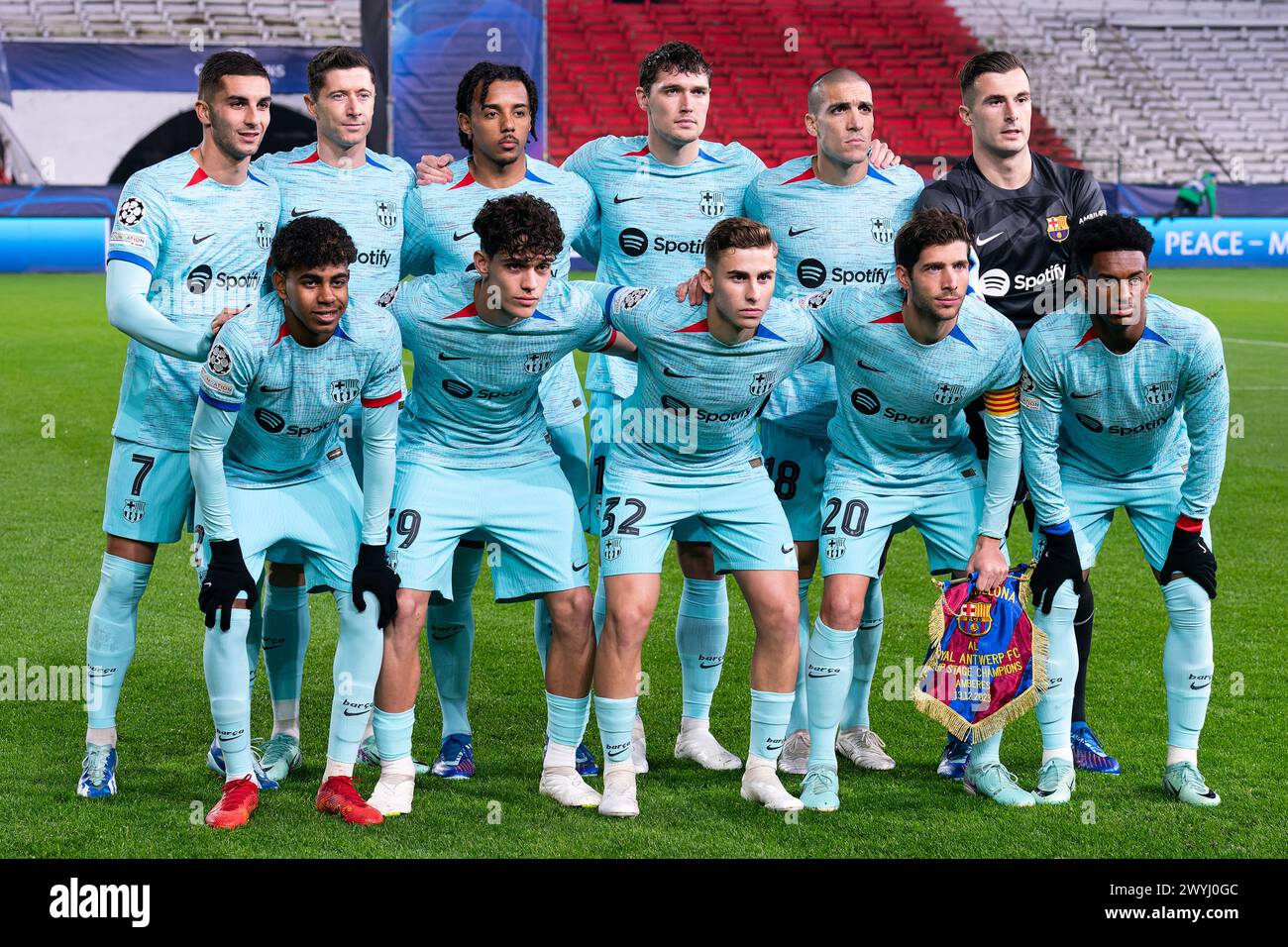 Jules kounde alejandro balde hi-res stock photography and images - Alamy