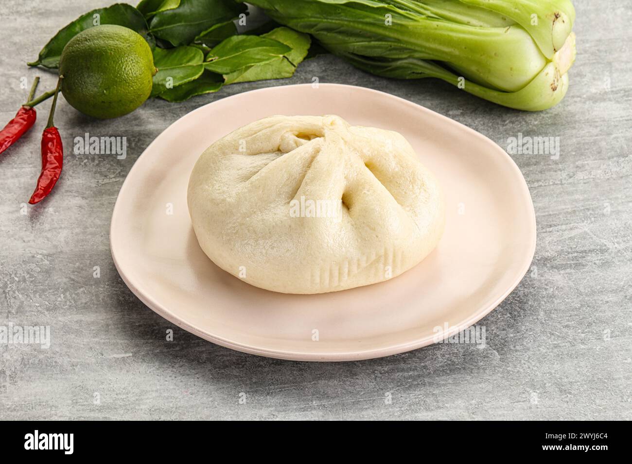 Chinese steamed bun Dim sum with meat Stock Photo - Alamy