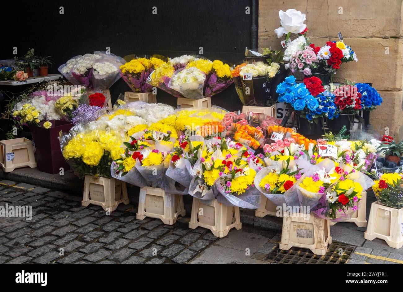 Fresh flowers for sale on Liverpool Street Stock Photo - Alamy