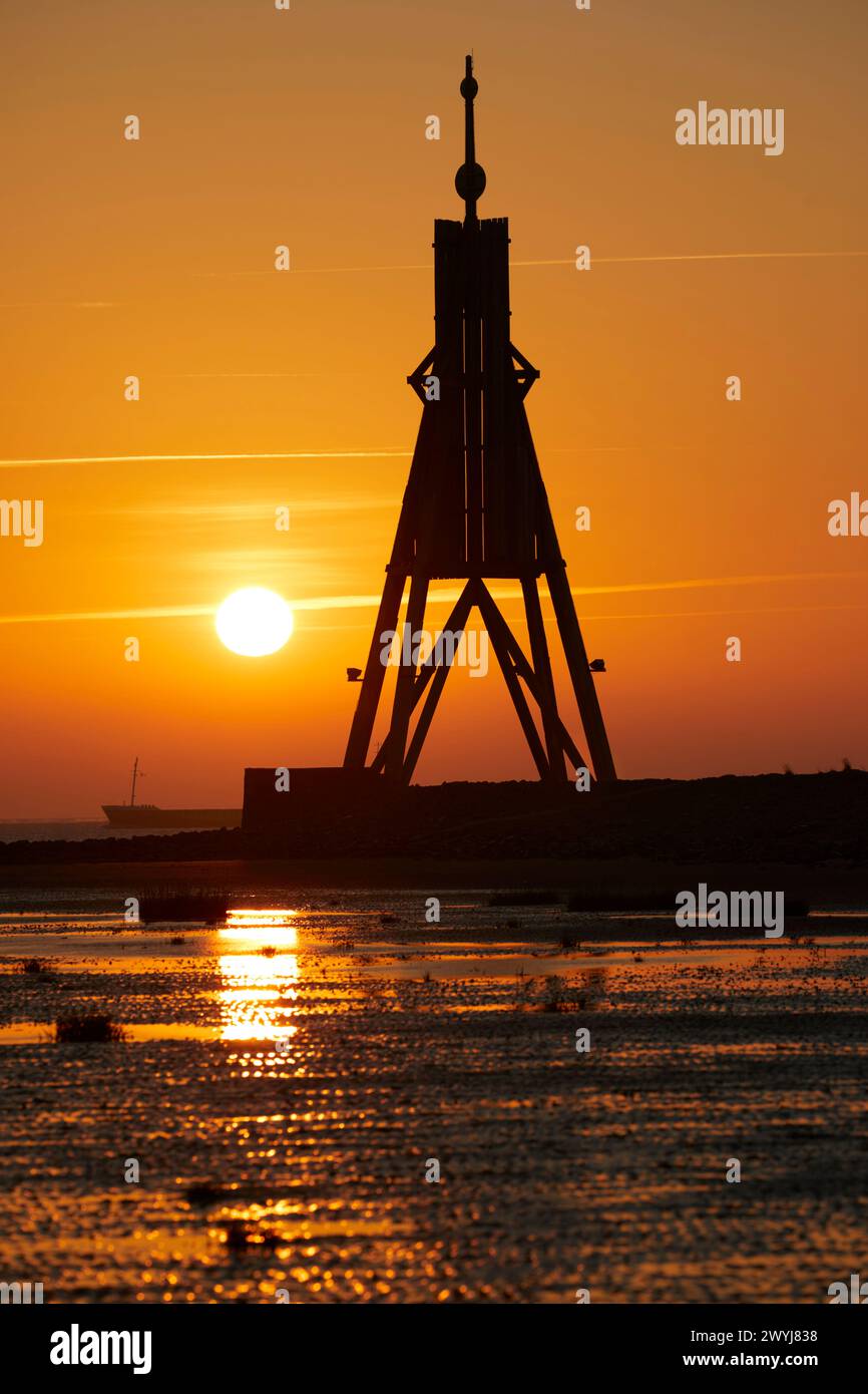 Ball beacon at sunrise in the Wadden Sea near Cuxhaven Stock Photo - Alamy