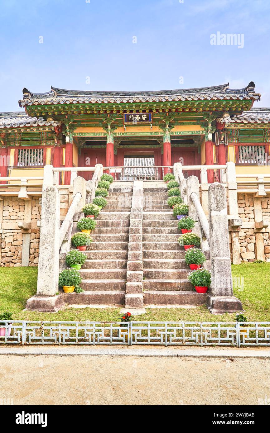 Silla temple hi-res stock photography and images - Alamy