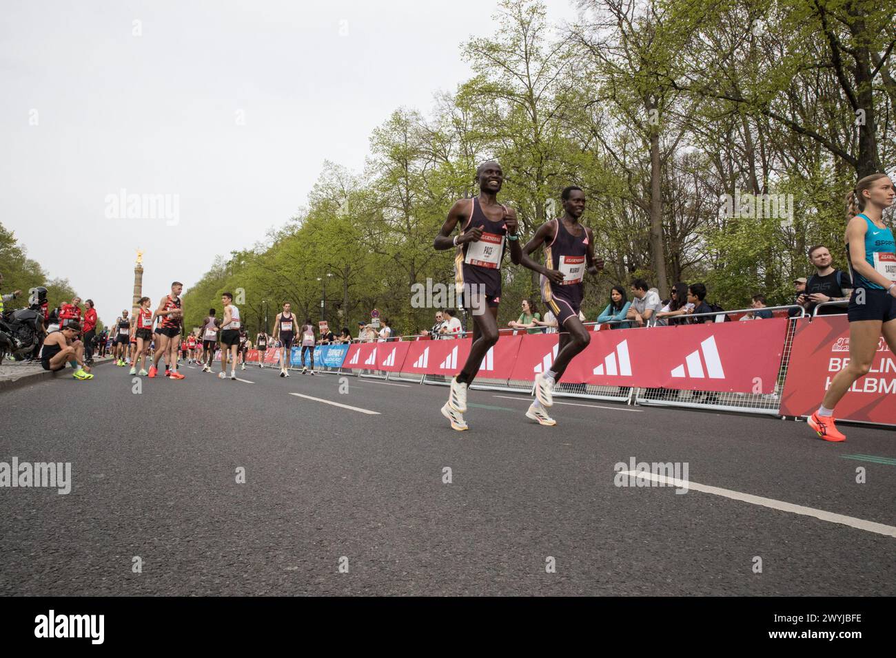 The Berlin Half Marathon (Berliner Halbmarathon) took to the streets of ...