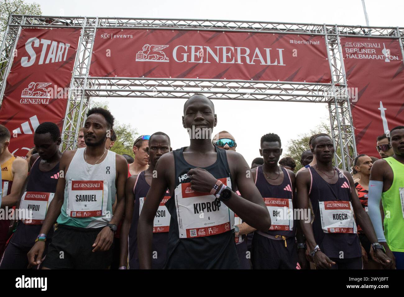 The Berlin Half Marathon (Berliner Halbmarathon) took to the streets of ...