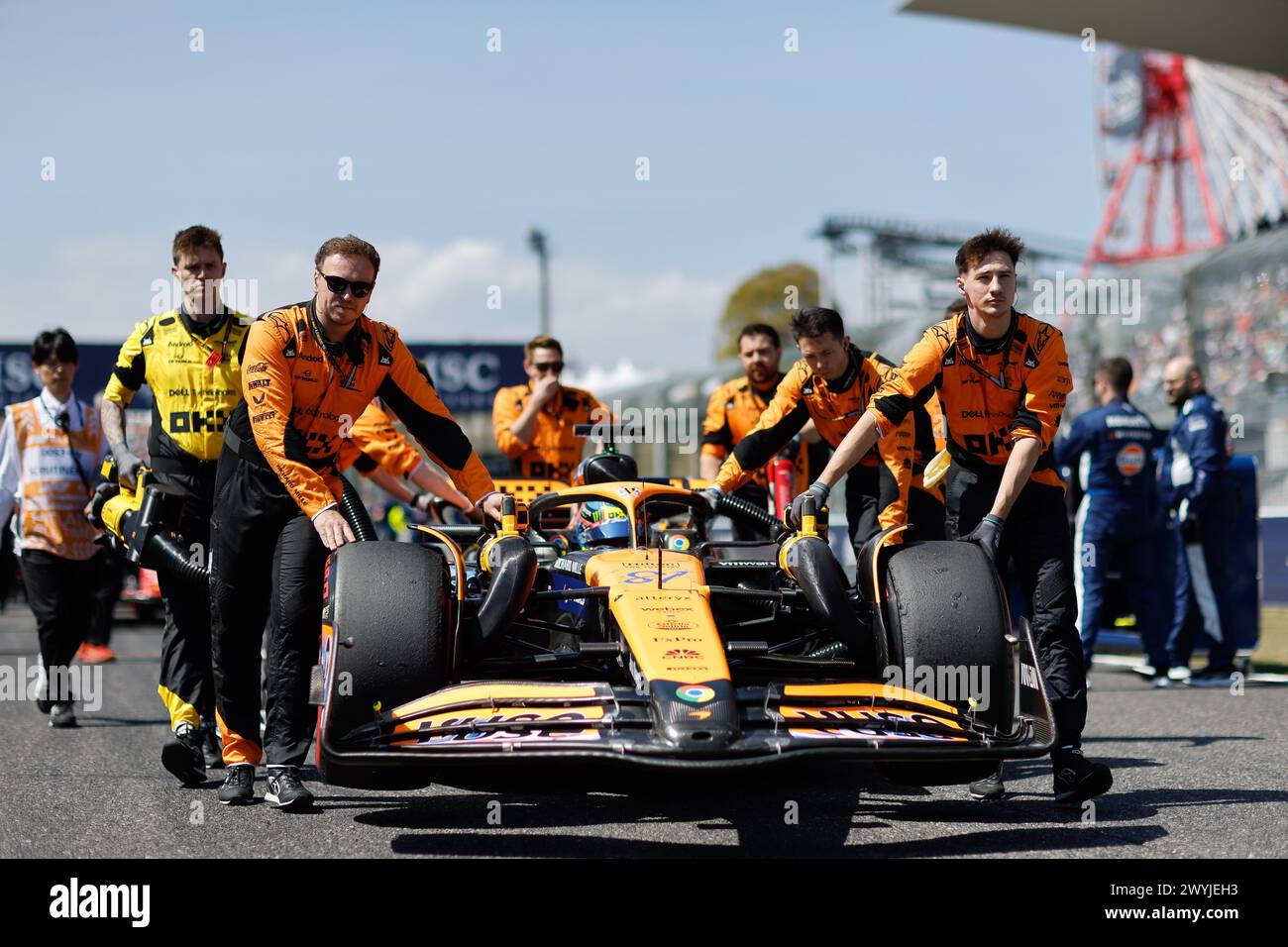 81 PIASTRI Oscar (aus), McLaren F1 Team MCL38, action grille de depart ...