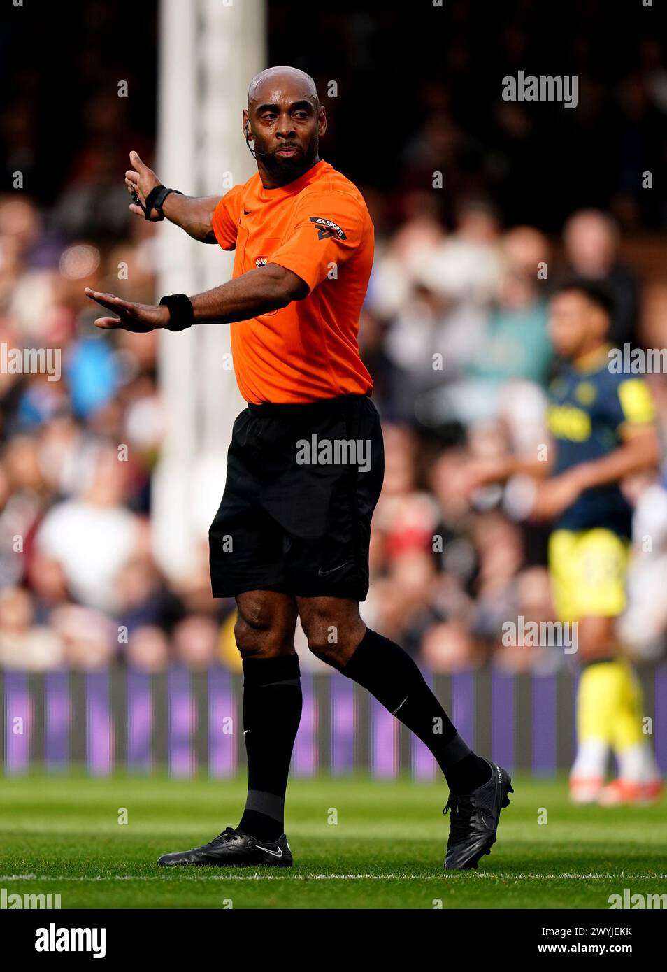 Sam allison referee hi-res stock photography and images - Alamy