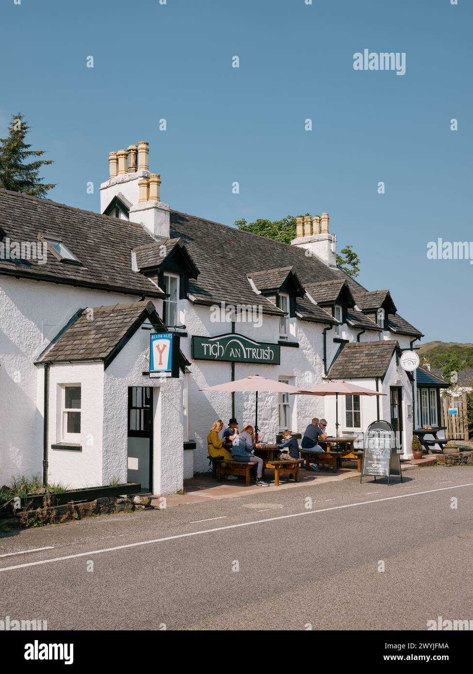 The clachan inn hi-res stock photography and images - Alamy