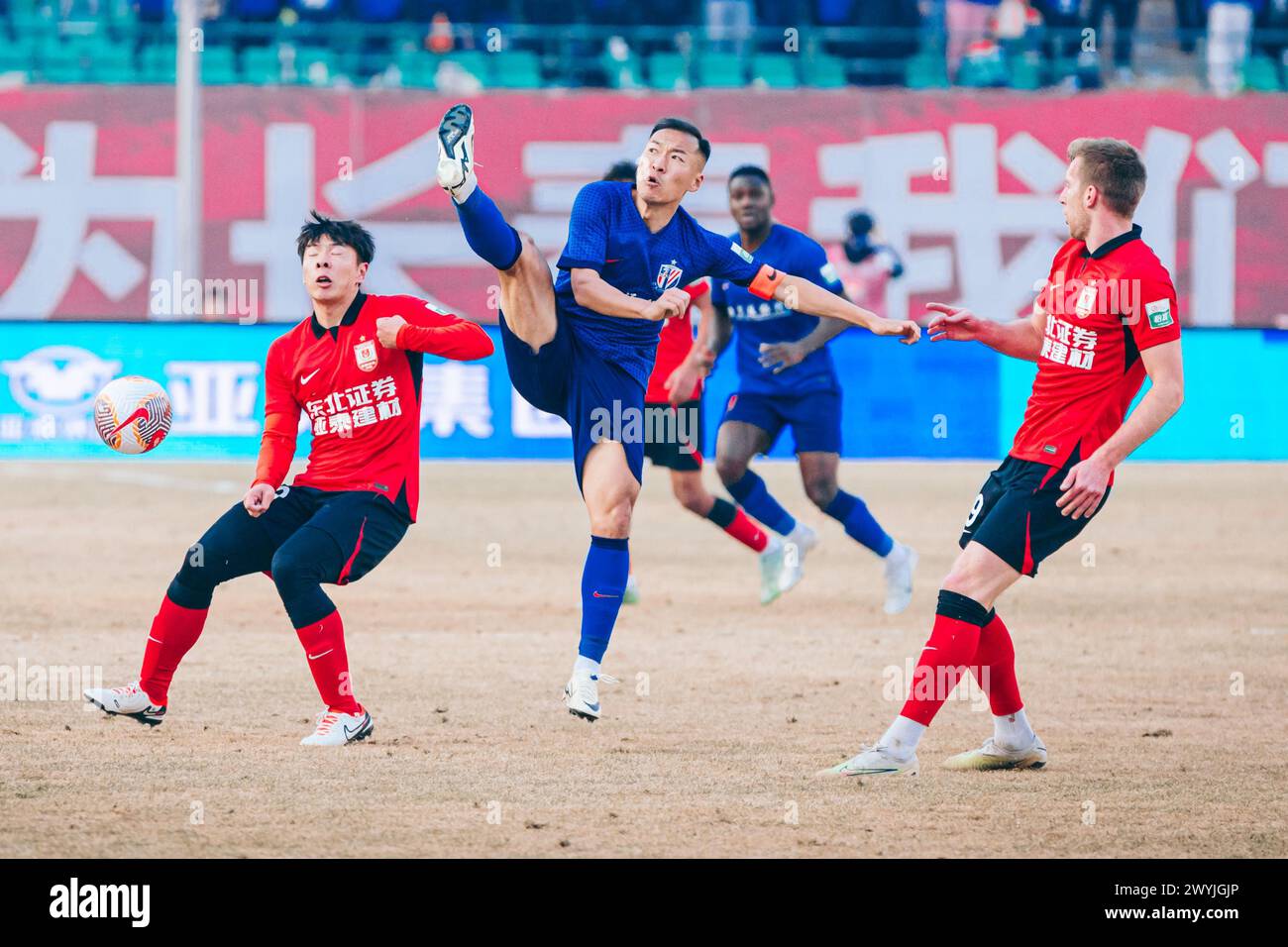 Shanghai Shenhua Football Club defeated Changchun Yatai Football Club ...
