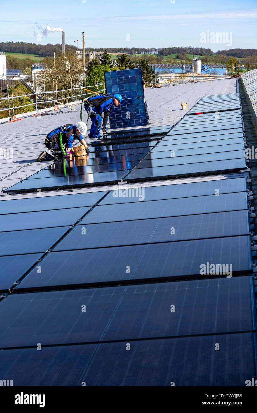 Dach installiert hi-res stock photography and images - Alamy